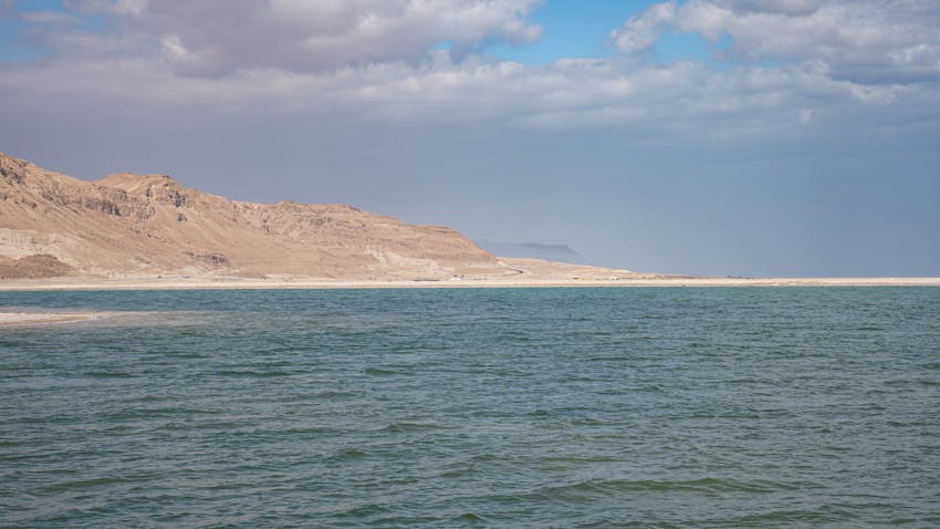 Sejarah Laut Mati, Misteri dan Keunikannya yang Melegenda - DAMAREMAS