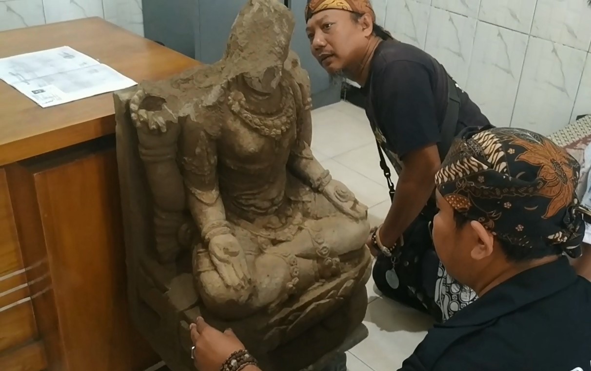 Jejak Peradaban Kuno di Kediri: Arca Abad IX Ditemukan di Lahan Tebu ...